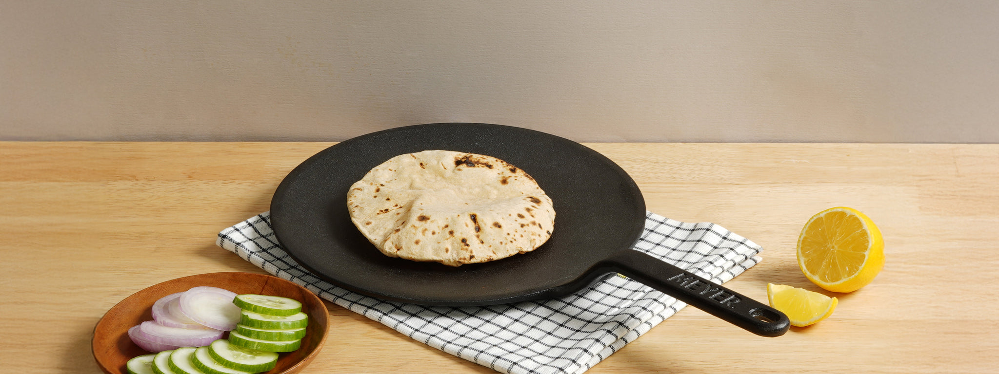 Is Cast Iron Suitable for Slow-Cooked Indian Curries? - PotsandPans India